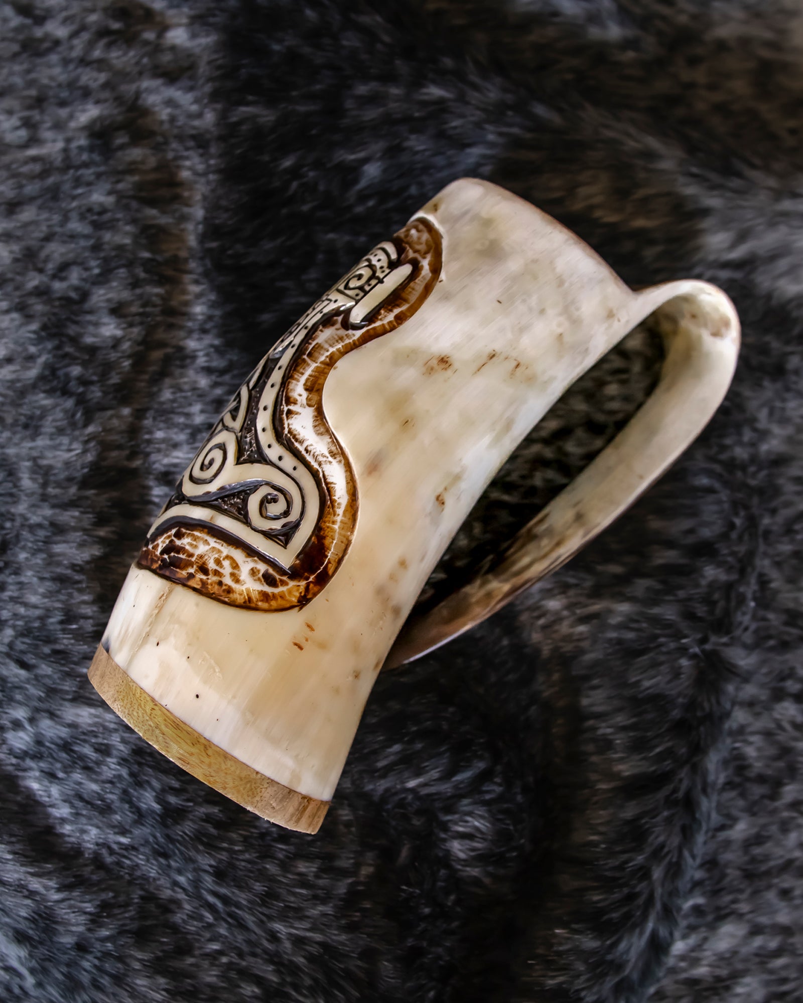 CARVED HORN MUG - MJOLNER – Viking Mode